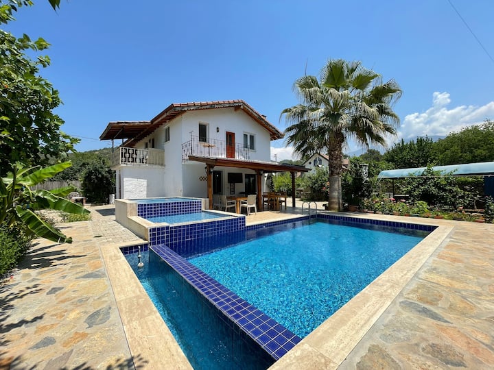 Kayaköy'de 5 Yatak Odalı 10 Kişilik Villa - Fethiye