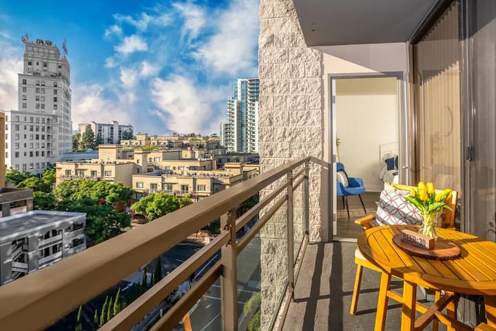 High-rise Luxury Retreat • Pickleball • Parking - Coronado, CA