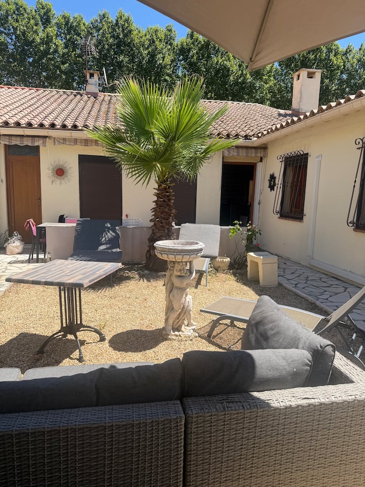 À 25 Minutes De La Mer Villa Entière - ibis budget Nimes Caissargues