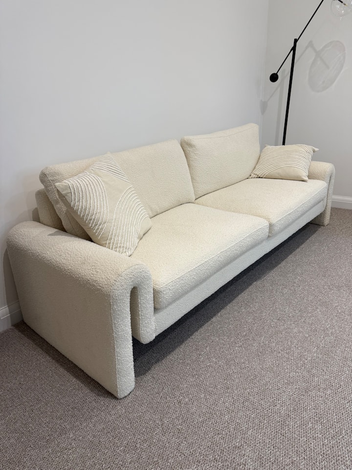 Modern, Stylish New Apartment, Swansea City Centre - Swansea, UK
