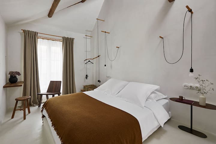 1969 Pommard : Charm & Contemporary Architecture - Beaune