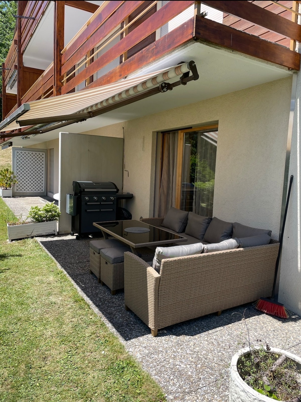 Petit cocon alpin avec jardin privatif - Appartements à louer à Crans ...