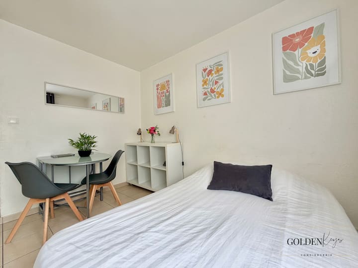 Flowers • Frontalier & Parking Gratuit - Saint-Julien-en-Genevois