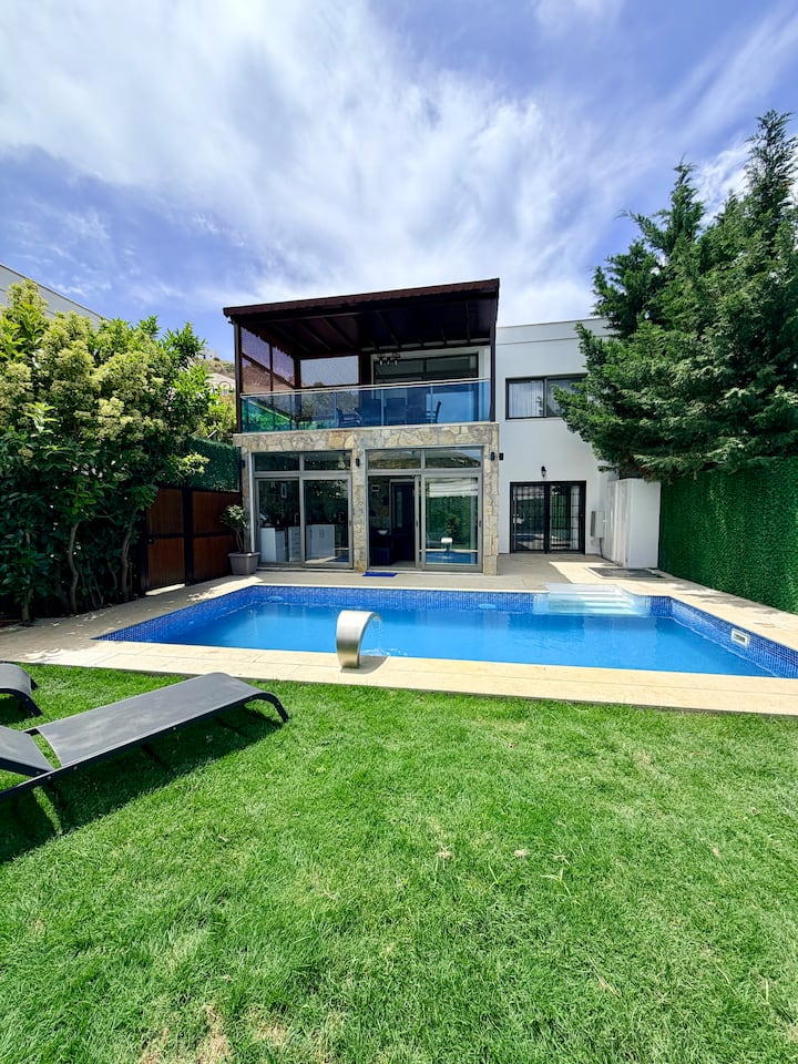 Müstakil ÖZel Havuzlu  4+1 Villa - Yalıkavak