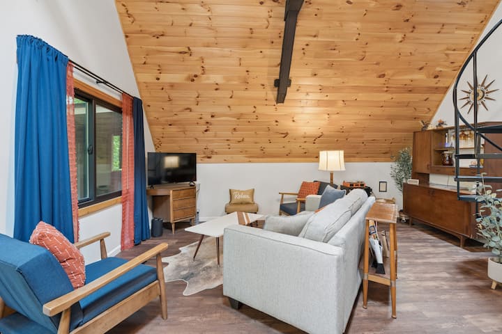 Heron Hideaway | Secluded Modern A-frame + Hot Tub - Liberty Reservoir, MD