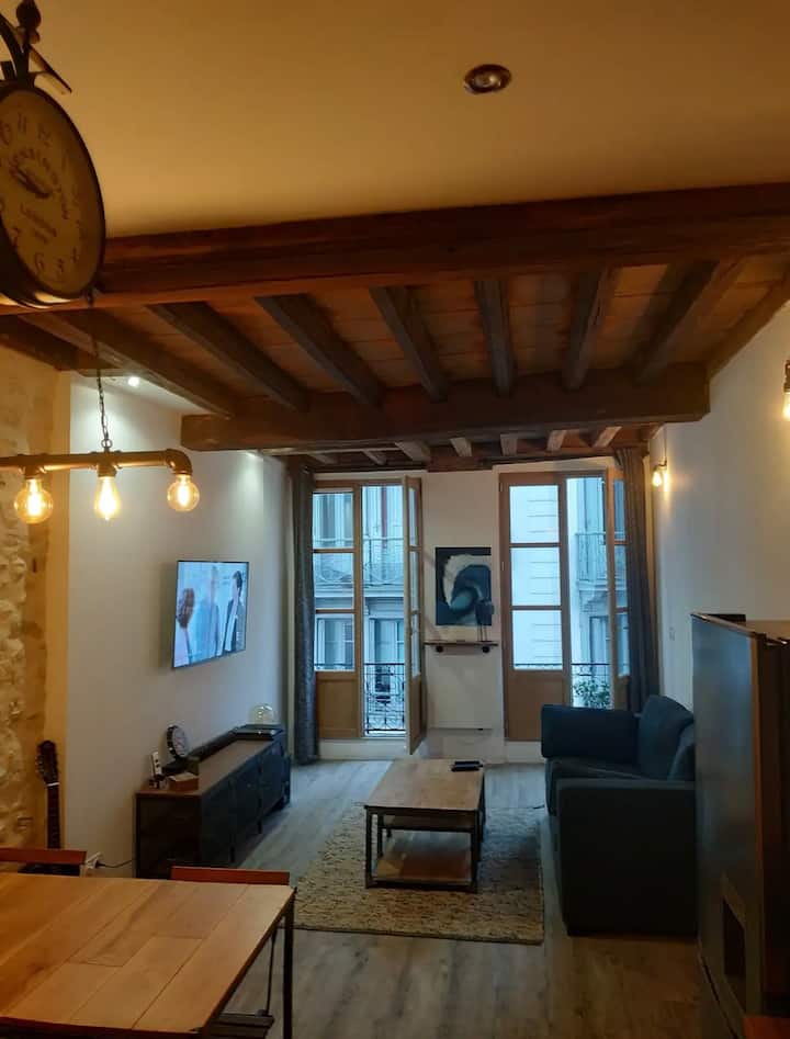 Halle Centre Historique - Bayona, Francia