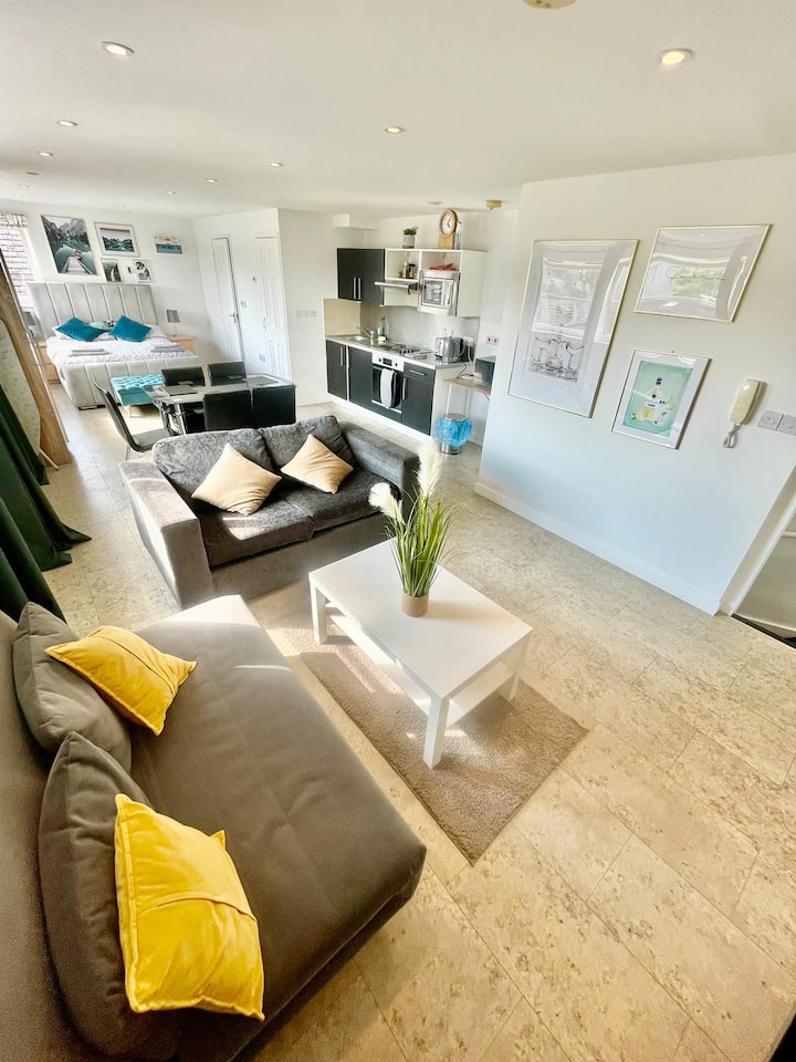 Spacious Studio Apartment For 5 - Cambridge