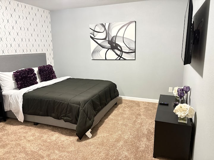 Private Room W/workspace And Kitchen Access - Suffolk, VA