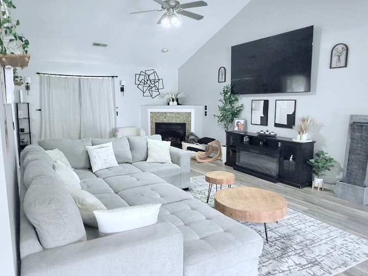 Hidden Gem In High Point W/ Fenced In Playground! - High Point, NC