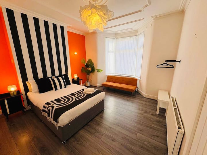 Bright 4bedroom House  Robarts Rd  8 Guest Wifi - Liverpool
