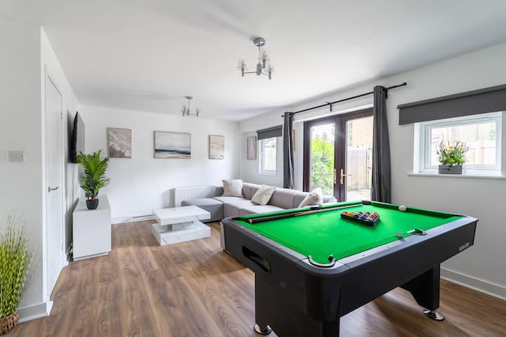 Luxurious 4 Bedroom In Milton Keynes. - Milton Keynes