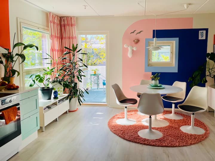 Värikäs Pikku Kolmio Malminkartanossa - Helsinki