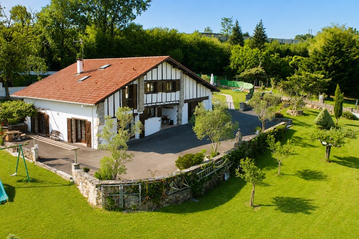 Ferme Basque Avec Piscine - Urrugne