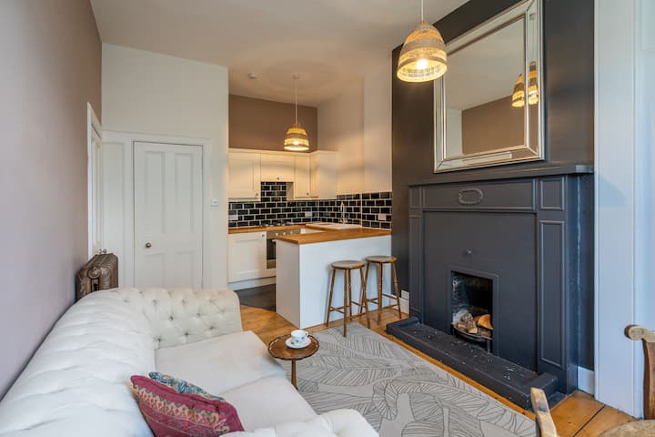 Tranquil Victorian Home On Holyrood Park - Edinburgh