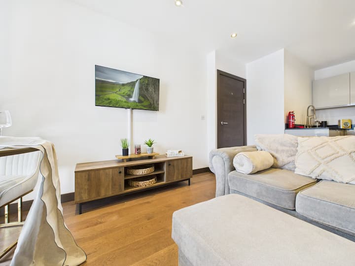 Entire Rental Unit In Great Baddow, Essex - Chelmsford