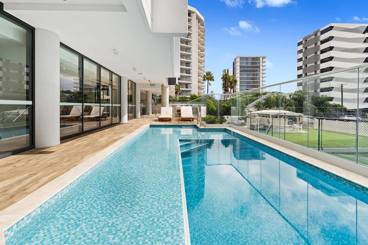 Kirra Oceanfront Escape | Stylish Coastal 3br - Gold Coast