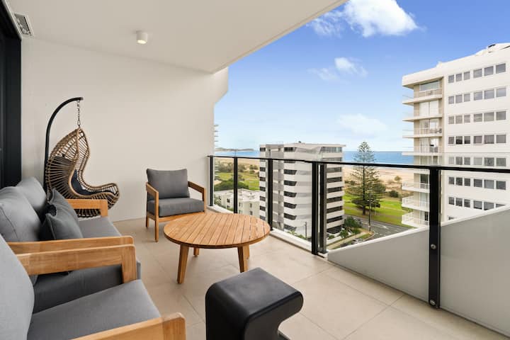 Kirra Oceanfront Escape | Stylish Coastal 3br - Gold Coast