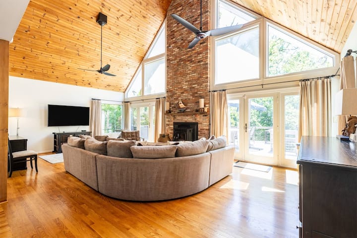 Quiet Woodland Lodge W Beach Access & Huge Deck - Annapolis, MD