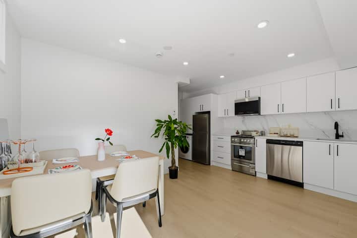 Modern 2br Retreat | Marpole Near Yvr - Vancouver