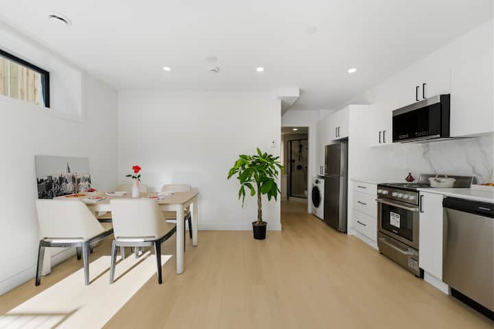 Modern 2br Retreat | Marpole Near Yvr - Vancouver