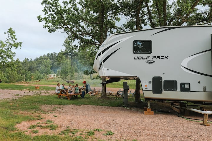 The Wolf Den | Family Camper Near Mt. Rushmore - Mount Rushmore, SD
