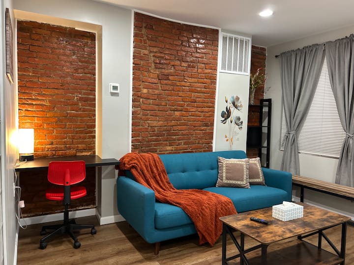 Warm & Rustic Fells Point 2 Bed Apt | Newly Renod - Baltimore, MD