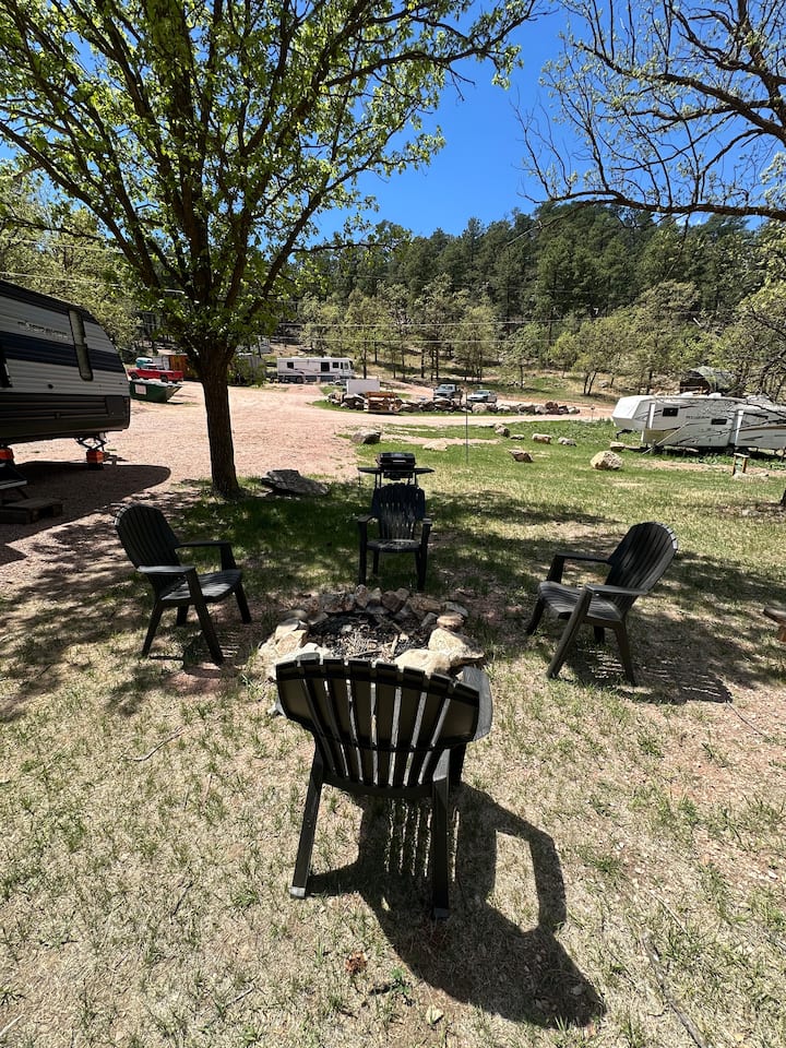 The Cherokee Woodspur Retreat Near Mt Rushmore - Mount Rushmore, SD