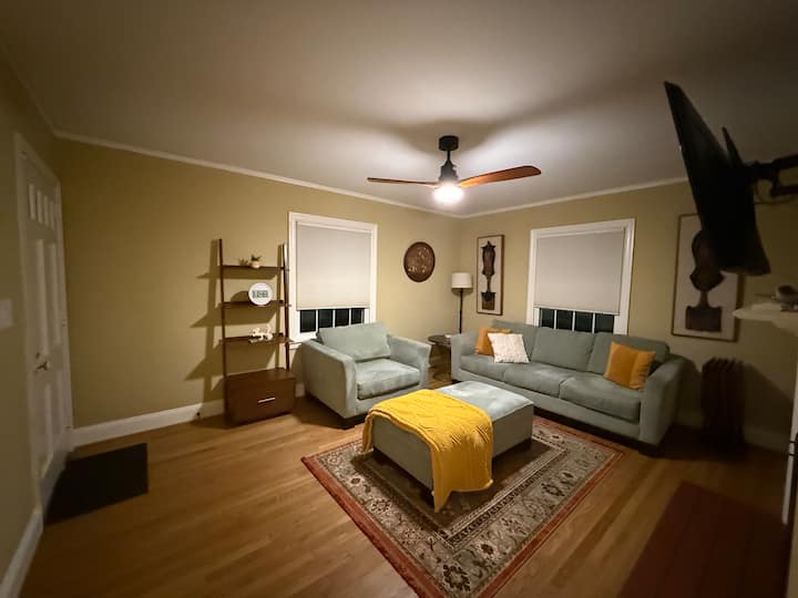 Latham Park Cozy Cottage - Near Old Irving Park - Greensboro, NC
