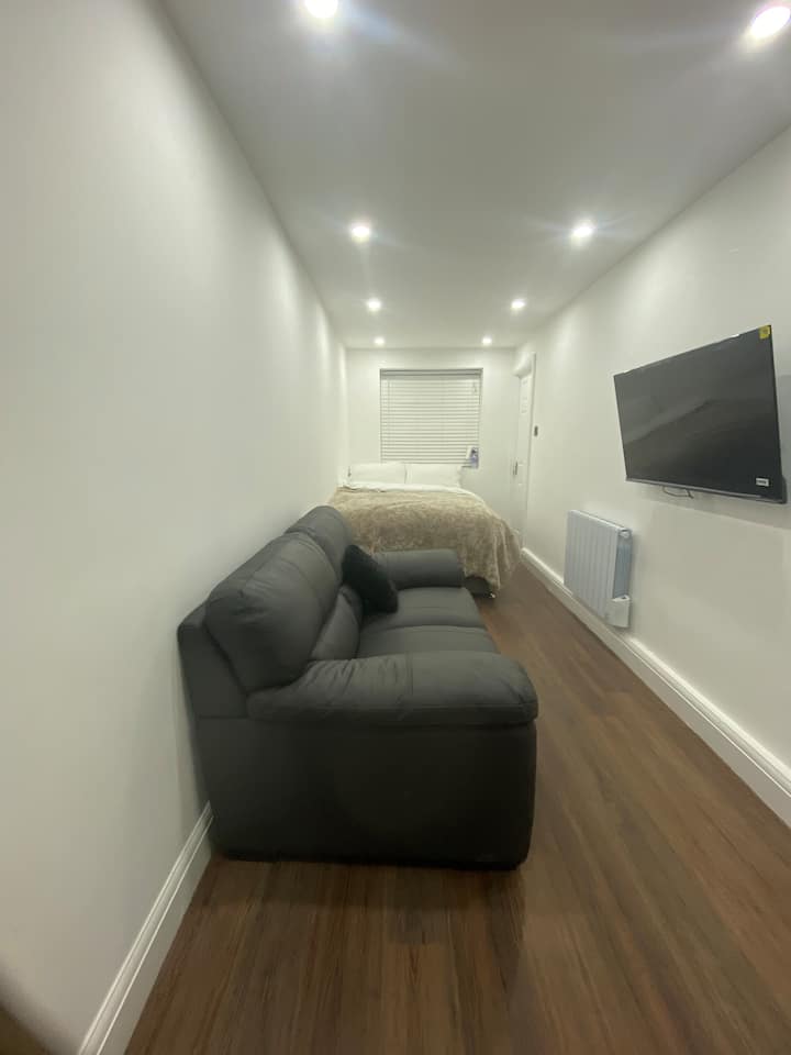 Modern Private Annex With Deck & Garden Lounge - Harrow