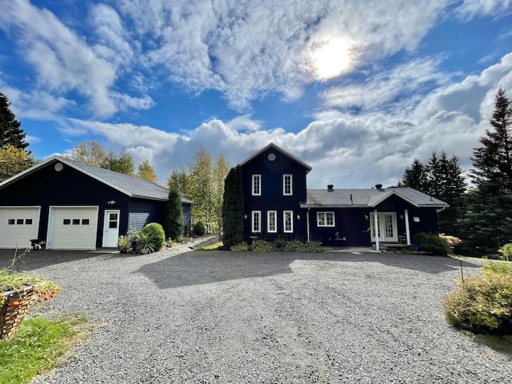 Chalet Bleu Sur Bord Du Lac - Quebec