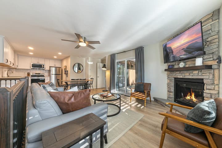 Elegant Stateline Condo - 1.5 Miles To Casinos - South Lake Tahoe, CA