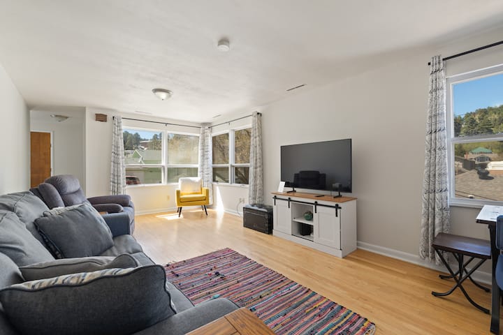 Grand Cozy Retreat In Downtown Lead - Deadwood, SD