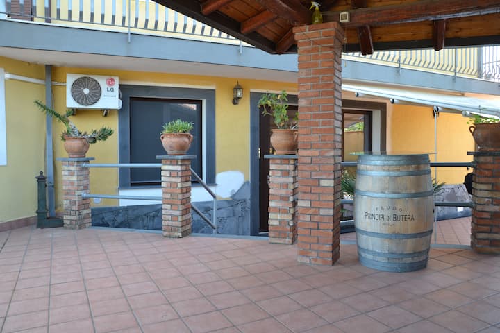 Appartamento In Villa Indipendente - Trecastagni