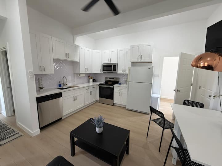 Oleander House (4 Apts), Walk To Cruise Terminals - Texas City, TX