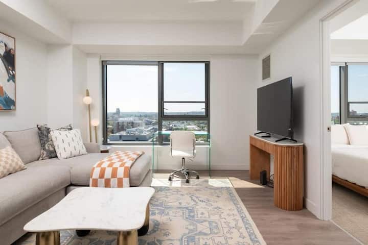 Central 2br Boston W/ Workspace & Game Room - Belmont, MA