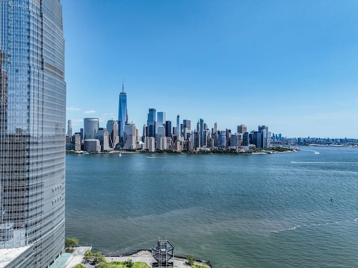Spacious Nr Hudson River 2br W. Fast Wifi & Ac - Jersey City, NJ