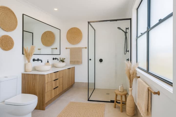 Stylish Clontarf Townhouse + Parking - Margate