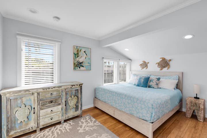 Old Town Apartment With Parking, Walk To The Beach - Key West, FL