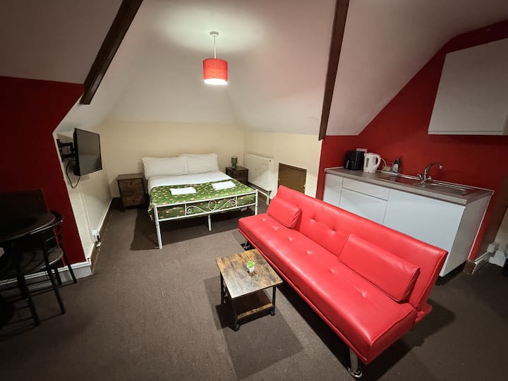 2nd Floor Studio, Gosport, Sleeps 3| Free Parking - Gosport