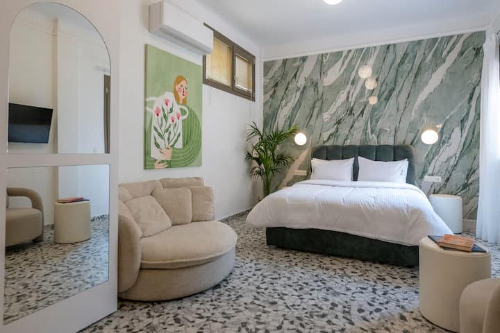 Valley: Aone Central Suite - Kalamata
