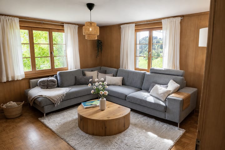 Cozy Chalet-style Stay With Mountain View | Gstaad - Gstaad