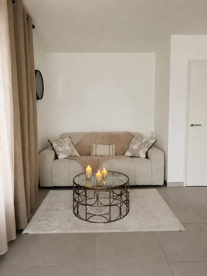 T2 Cosy Bien Placé, Calme & Standing + Garage - Fréjus