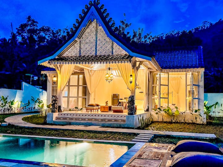 Hafrana Villa - 700sqm 2br Private Pool + Jacuzzi - Sidemen