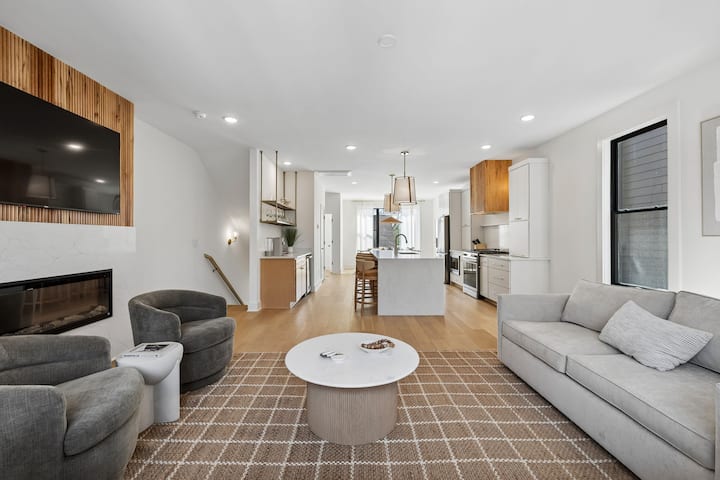 Sleek Nashville Twin Townhomes | 6br + Hot Tubs - Nashville, TN