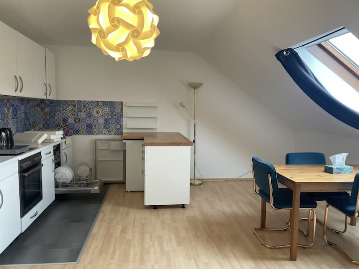 Private Top Floor In Family Home - Poing