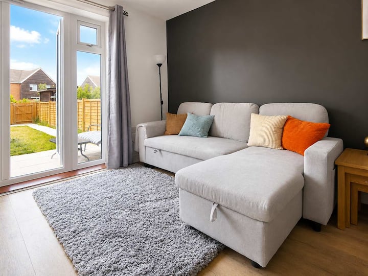 Cozy 2 Bed House, Sleeps 6 With Private Garden - Thurrock