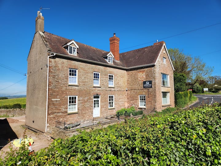 Perfect For Couples To Rest And Refresh In Comfort - Ross-on-Wye