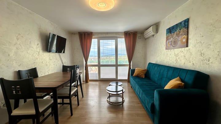 Rainbow 2br Apartment | Beach View | Home2host - Chernomorets