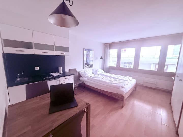 Cozy Davos Studio  Perfect For Work & Long Stays - Davos