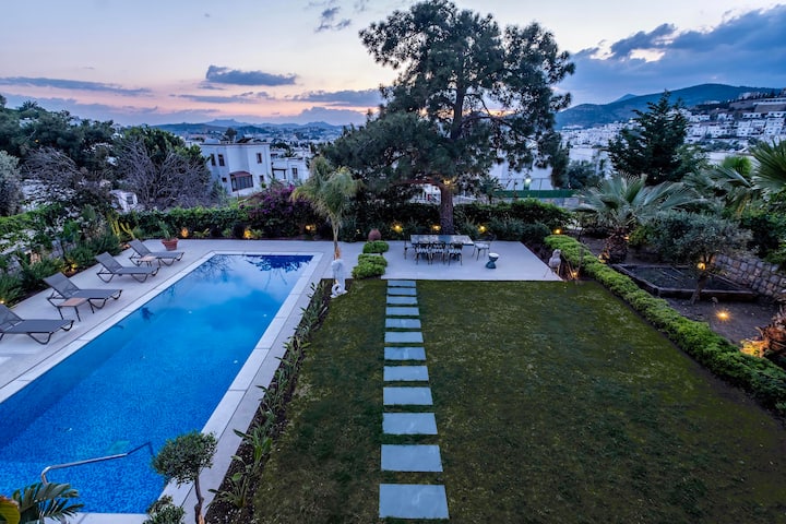 Bodrum Merkez 4 Odalı ÖZel Havuzlu Tripleks Villa - Bodrum